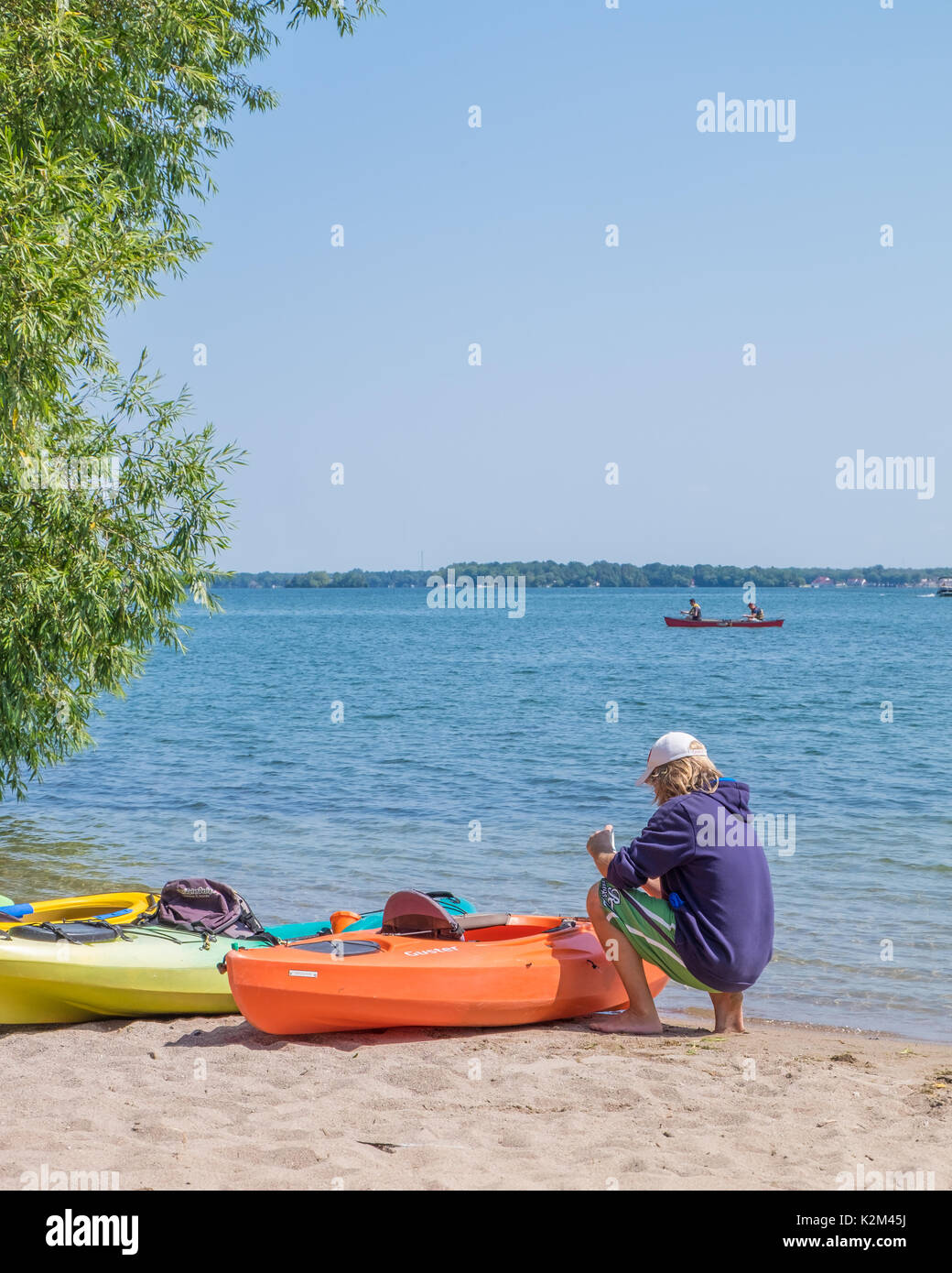 Colourful kayaks hi-res stock photography and images - Alamy