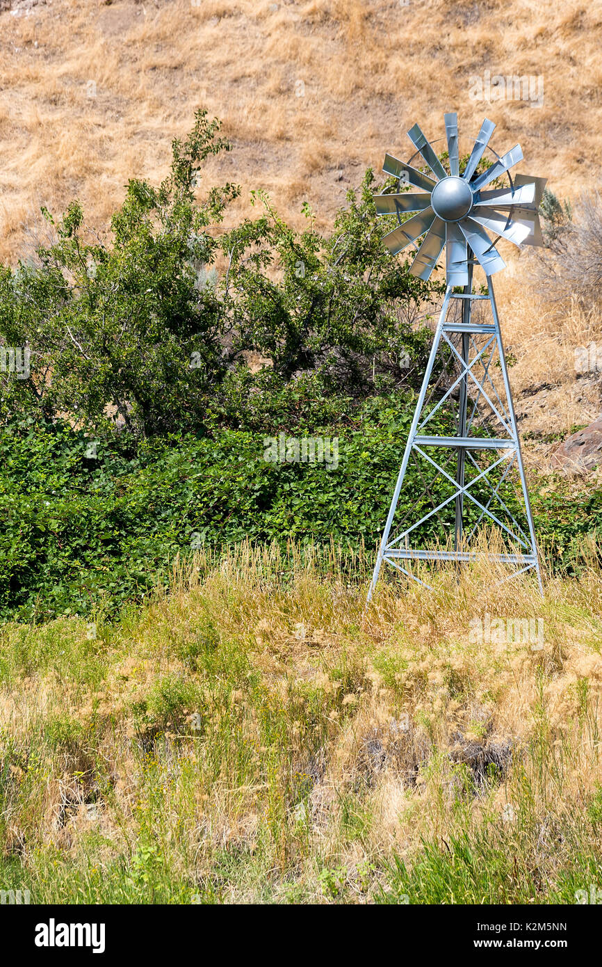 Water Aerating Windmill at farmland in Central Oregon for ponds and ...