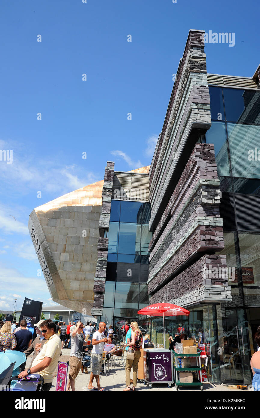 Food and drink cardiff hi-res stock photography and images - Alamy