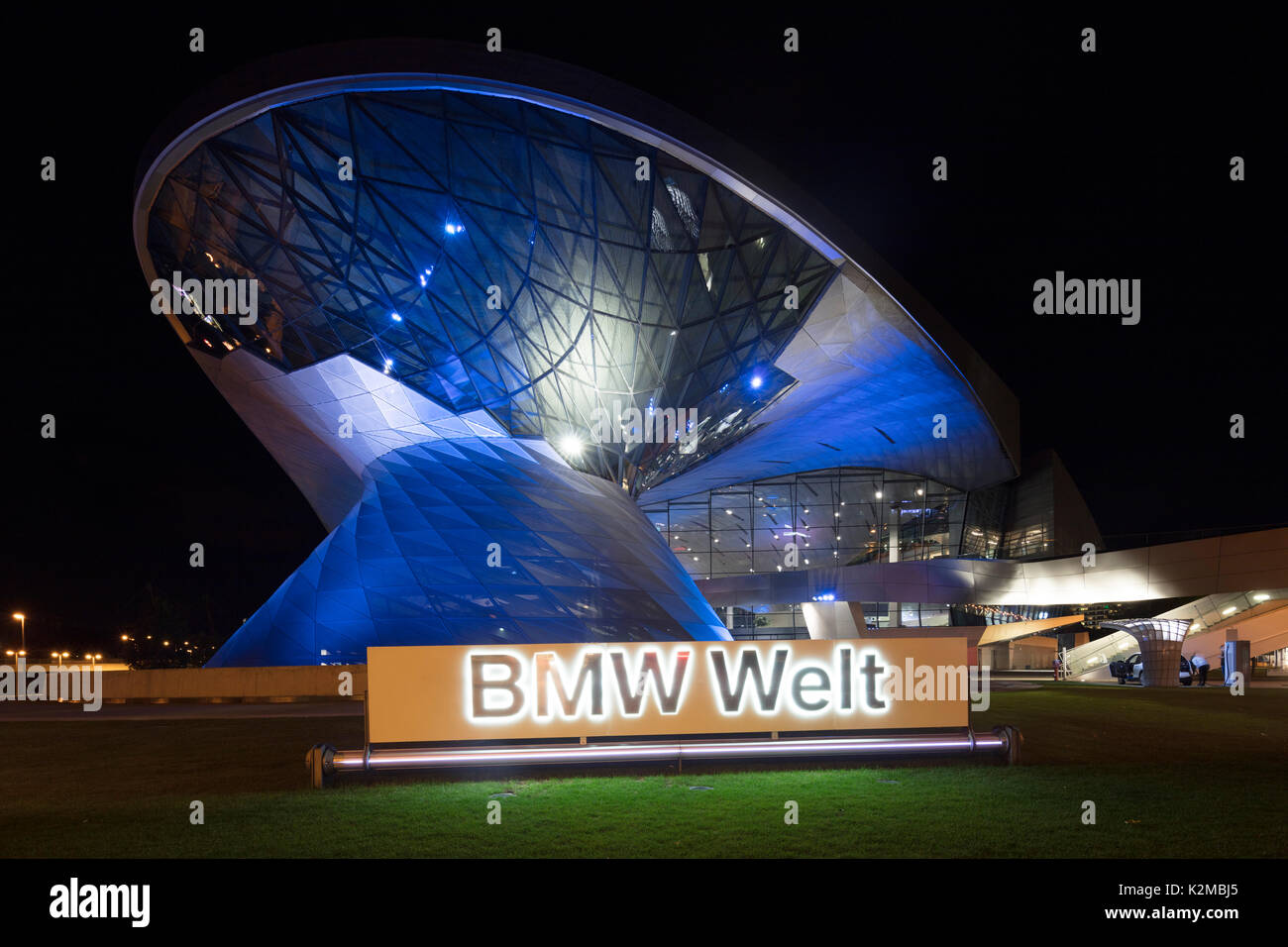 Bmw world exterior outside bmw hi-res stock photography and images - Alamy
