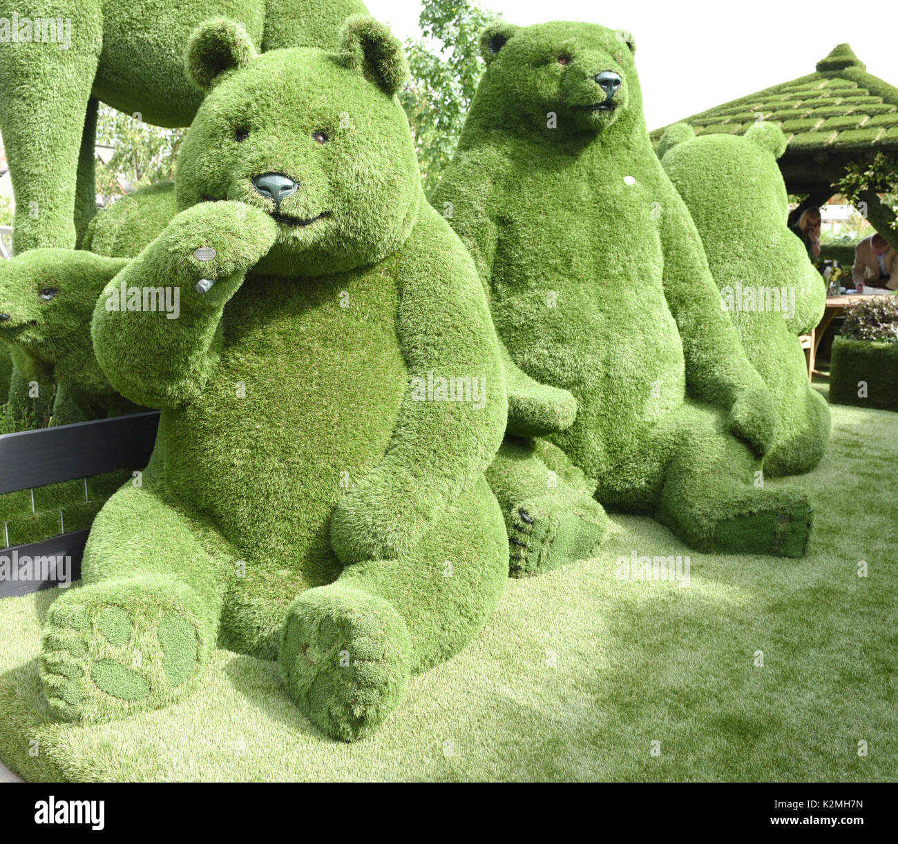 Topiary bear hi-res stock photography and images - Alamy
