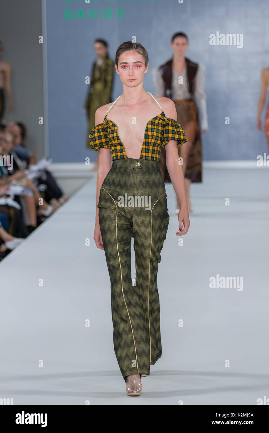 Fashion scout models hi-res stock photography and images - Alamy