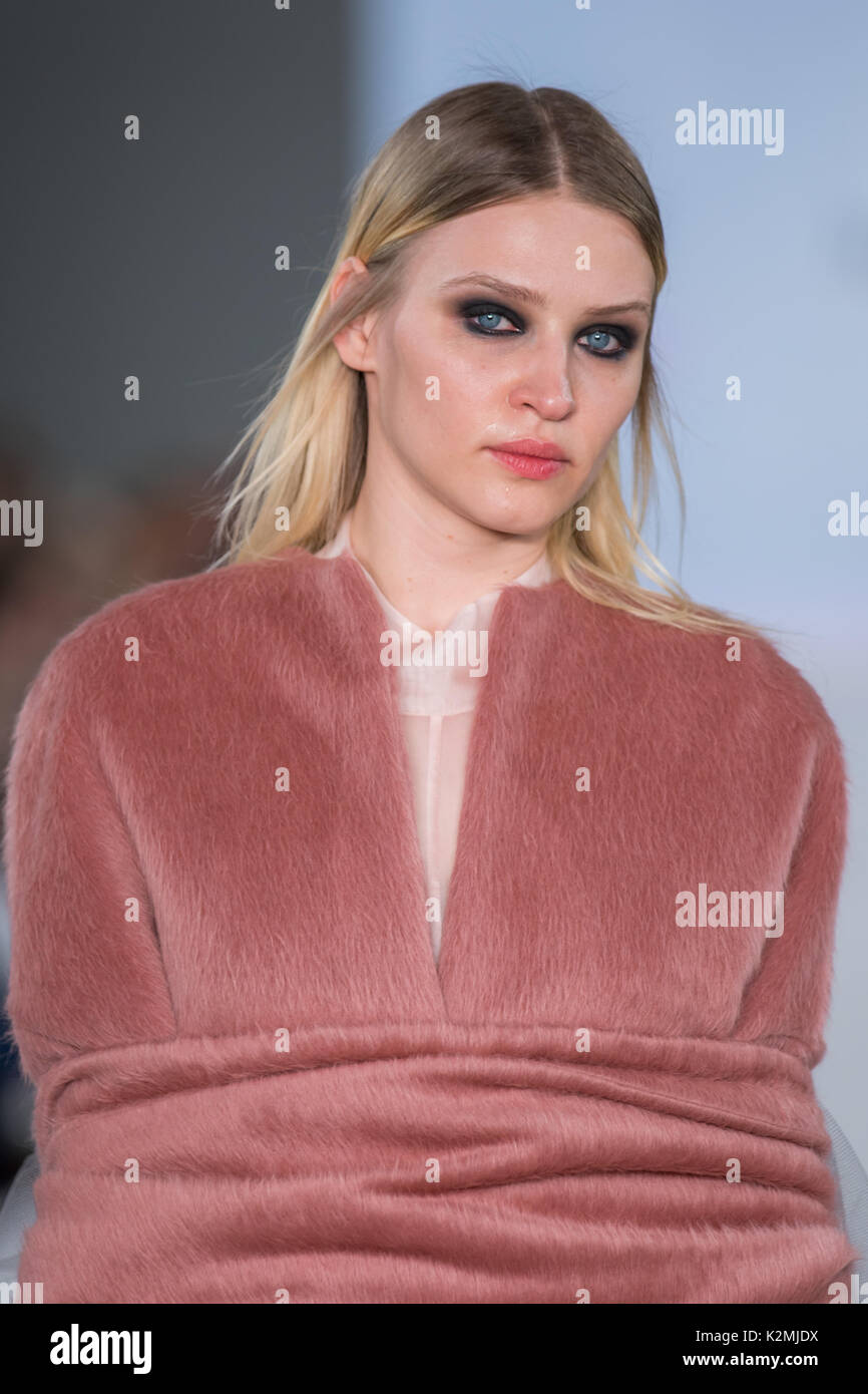 Girls models hi-res stock photography and images - Alamy