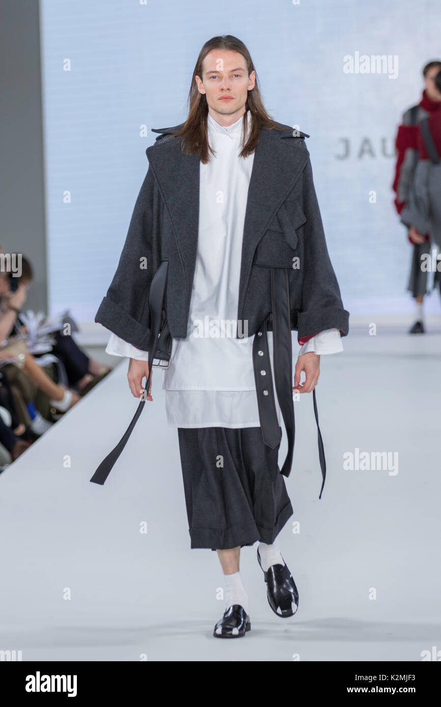 Fashion scout models hi-res stock photography and images - Alamy