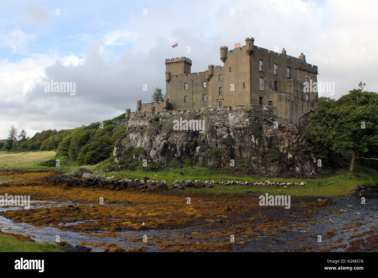 dunvegan castle on the isle of skye Stock Photo - Alamy