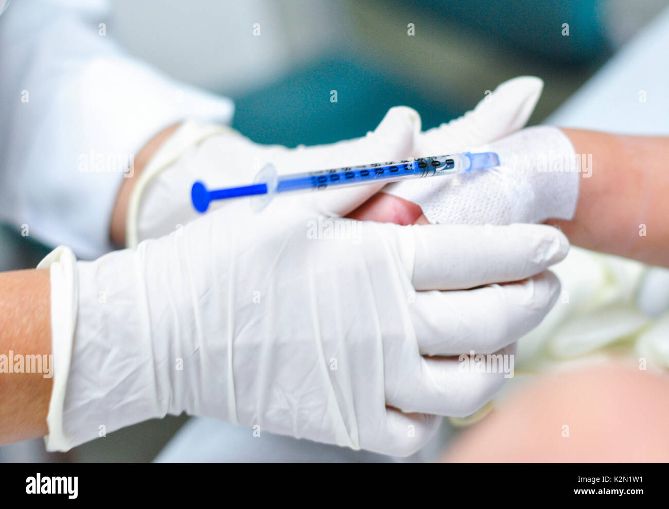 Peripheral venous catheter fixing for medicine administration to a ...