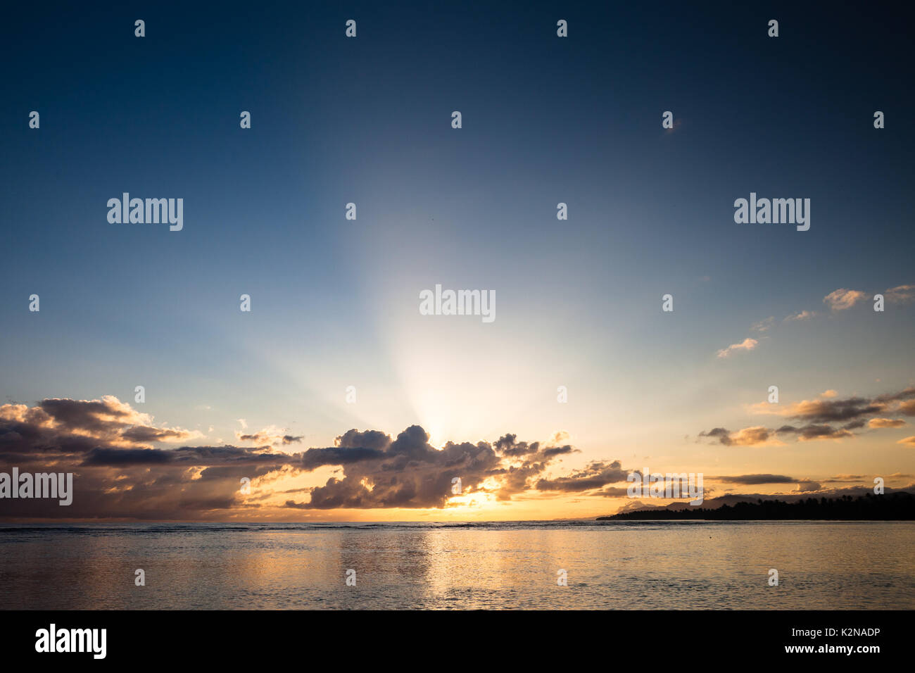 Sunrise over sea sun ray hi-res stock photography and images - Alamy