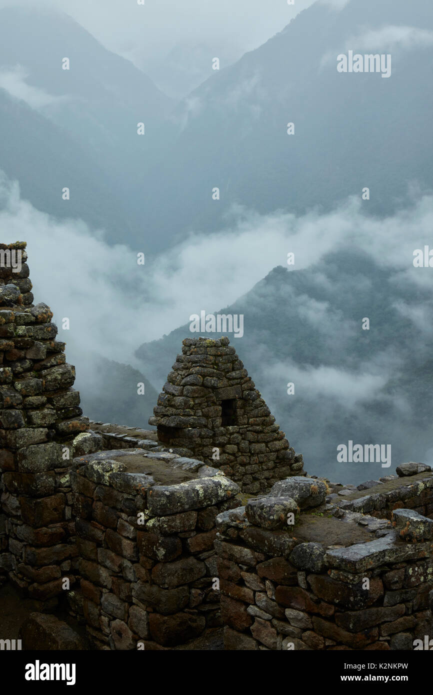 Stone houses and misty mountains, Machu Picchu (World Heritage Site ...