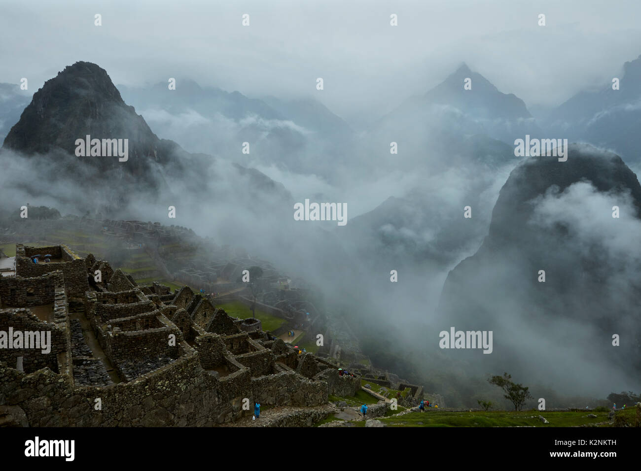Stone houses and misty mountains, Machu Picchu (World Heritage Site ...