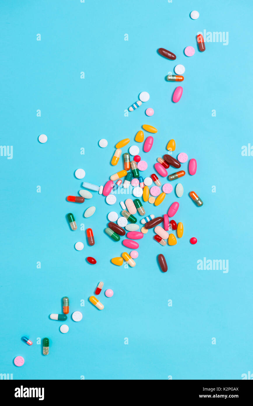 Different colored pills hi-res stock photography and images - Alamy