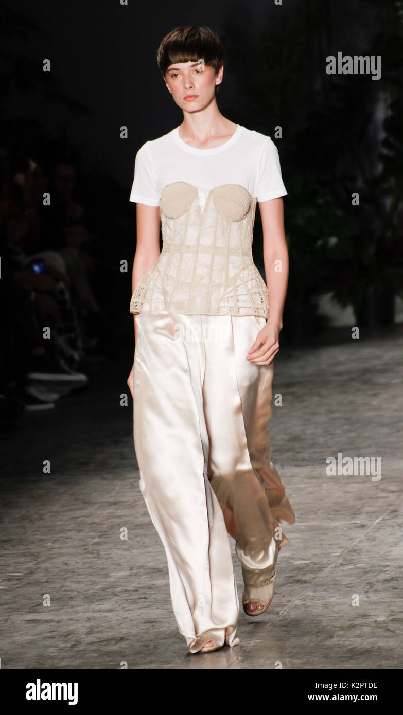Sao Paulo, Brazil. 31st August, 2017. A model walks runway Helo Rocha ...