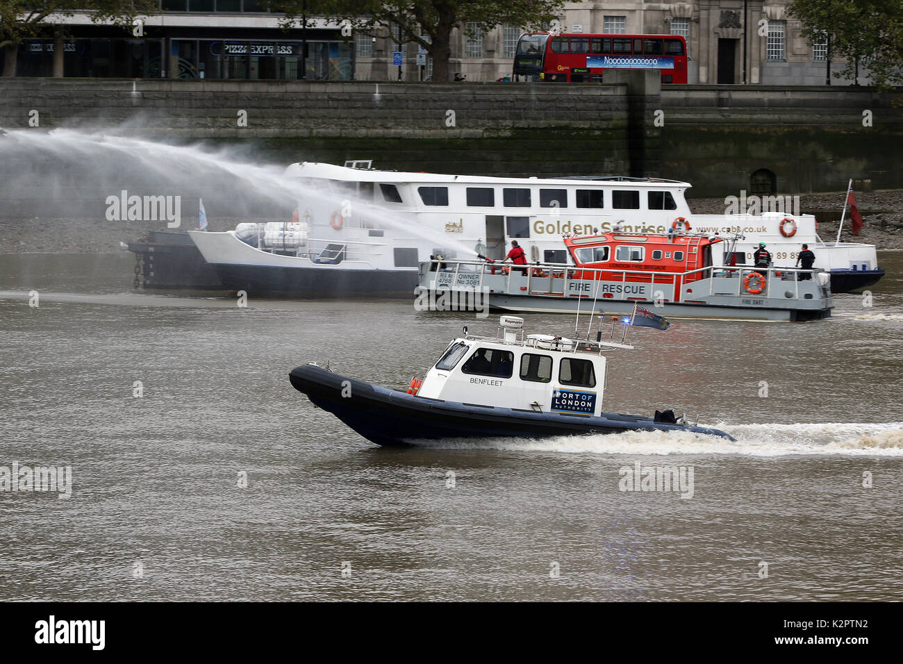 London, UK. 23rd Oct, 2017. London Fire Brigade fire rescue boat Fire ...