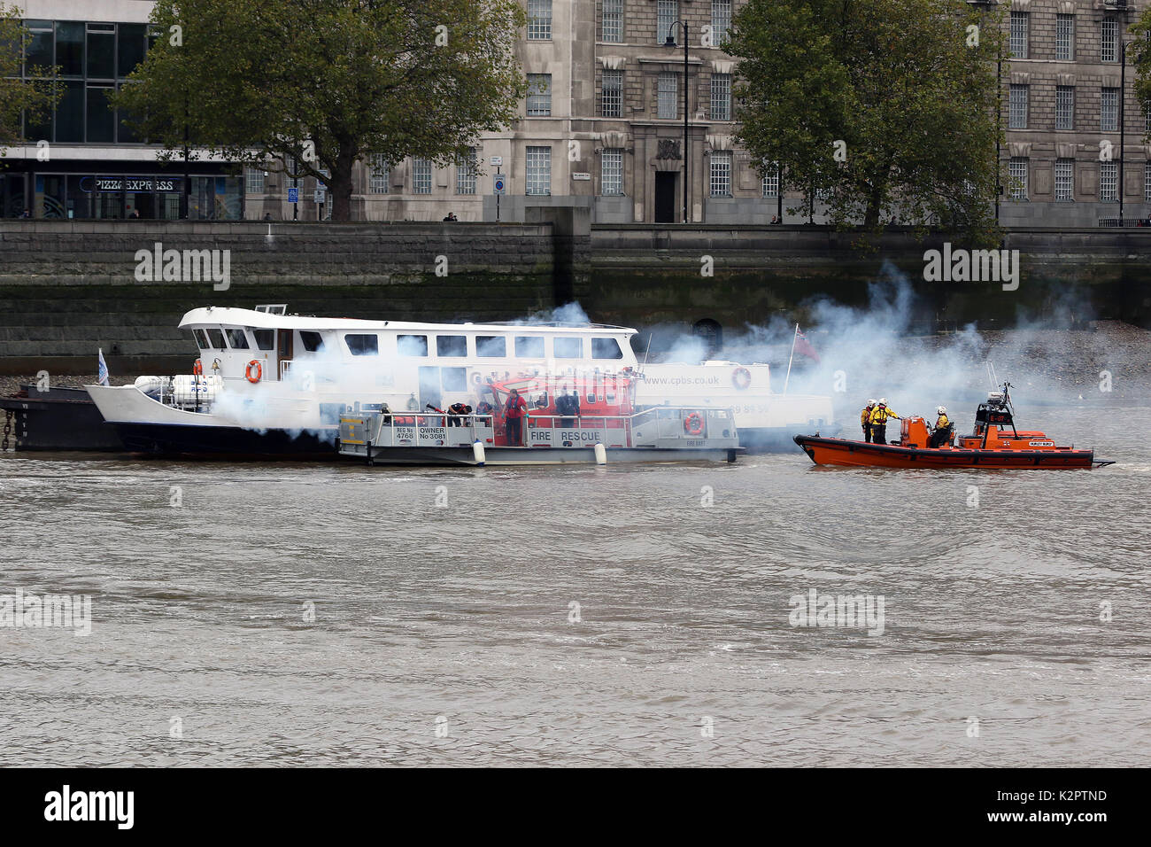 London, UK. 23rd Oct, 2017. London Fire Brigade fire rescue boat Fire ...