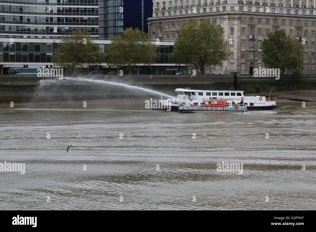 London Fire Brigade fire rescue boat Fire Dart, Emergency Services ...