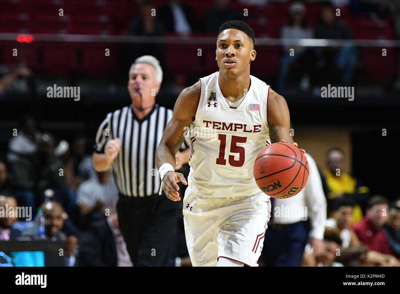 Philadelphia, Pennsylvania, USA. 9th Nov, 2017. Temple Owls guard NATE ...