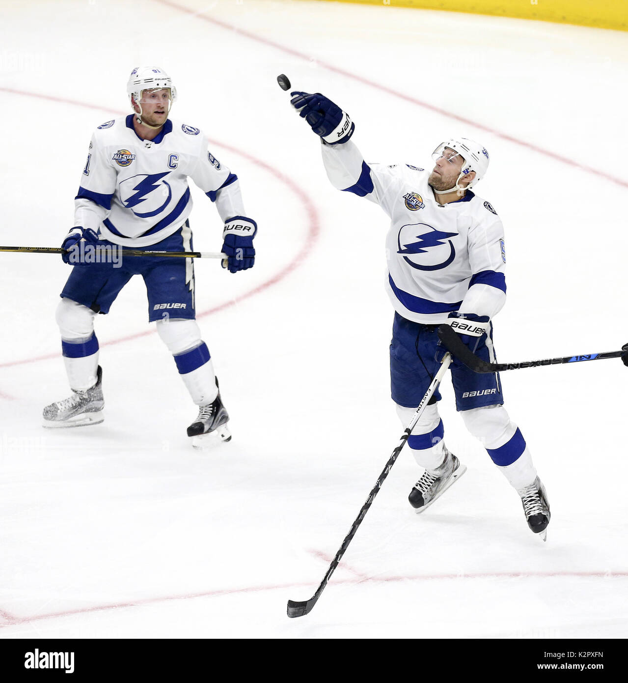 Los Angeles, California, USA. 9th Nov, 2017. Tampa Bay Lightning ...