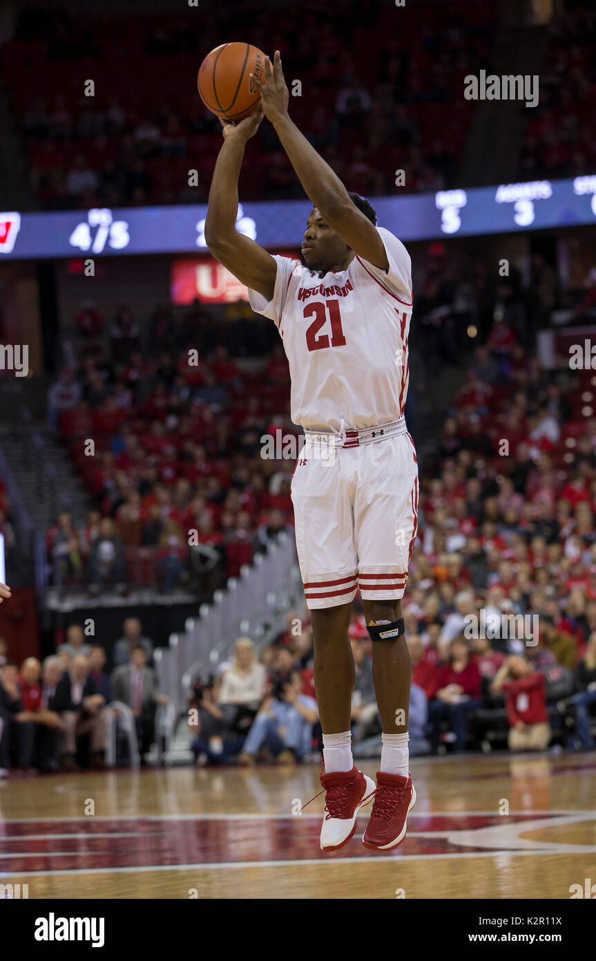 Madison, WI, USA. 5th Nov, 2017. Wisconsin Badgers guard Khalil Iverson ...