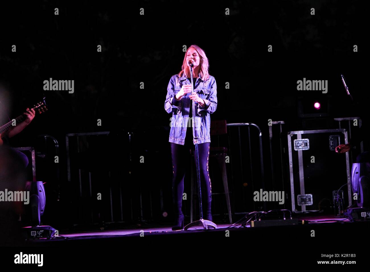 Leanne rimes concert hi-res stock photography and images - Alamy