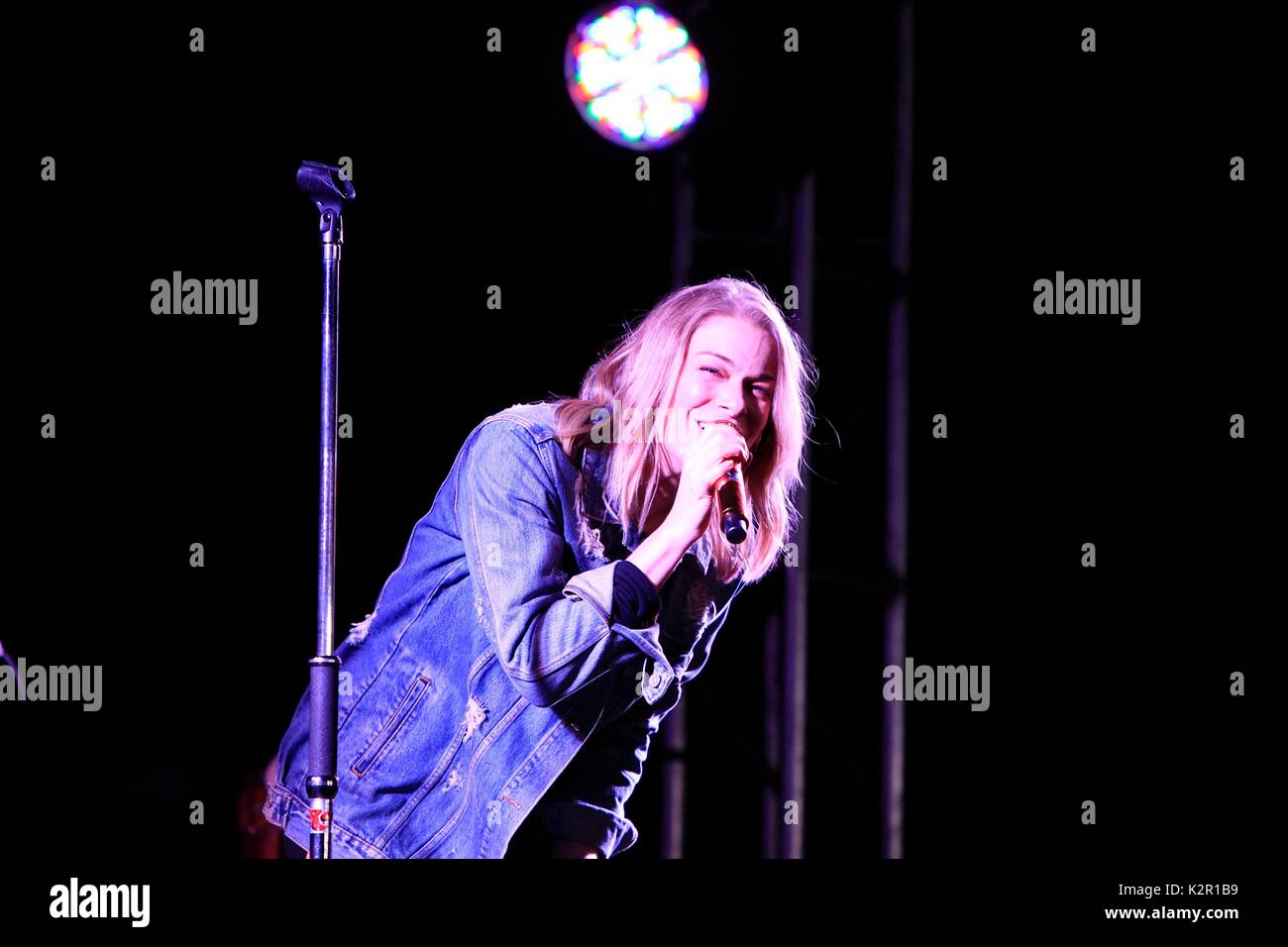Leanne rimes concert hi-res stock photography and images - Alamy