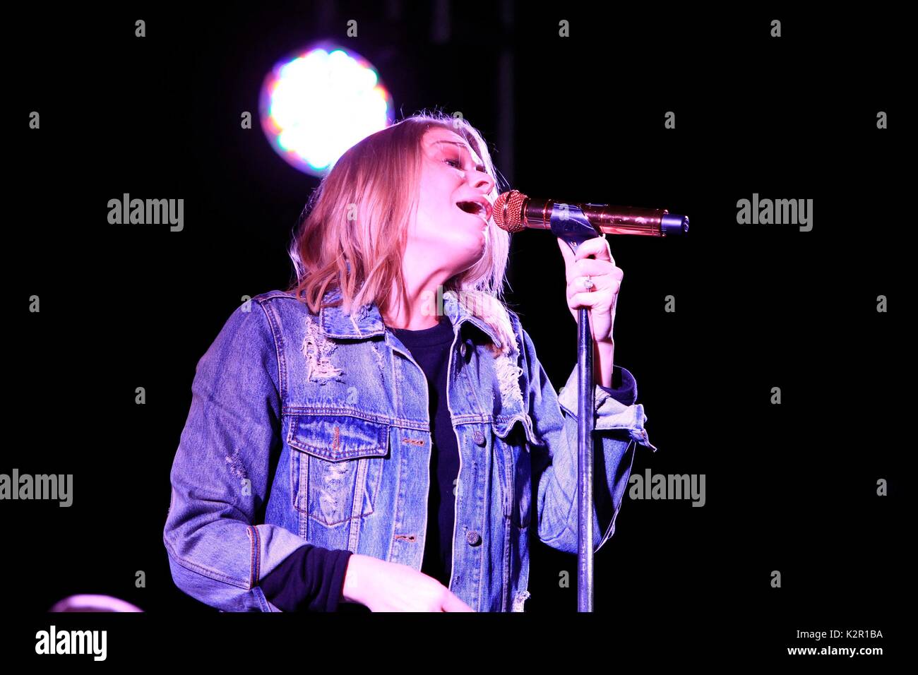 Leanne rimes concert hi-res stock photography and images - Alamy
