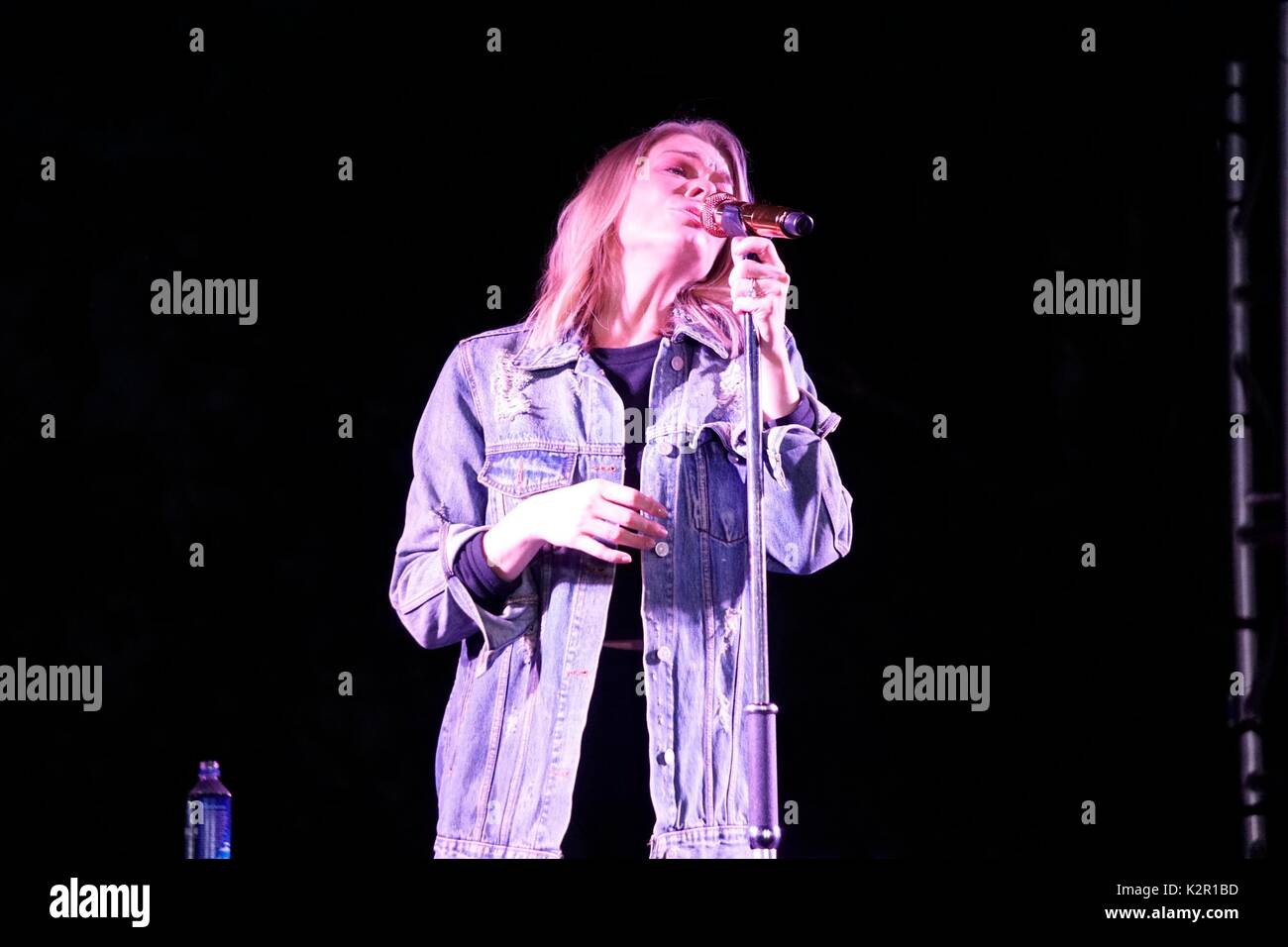 Leanne rimes concert hi-res stock photography and images - Alamy