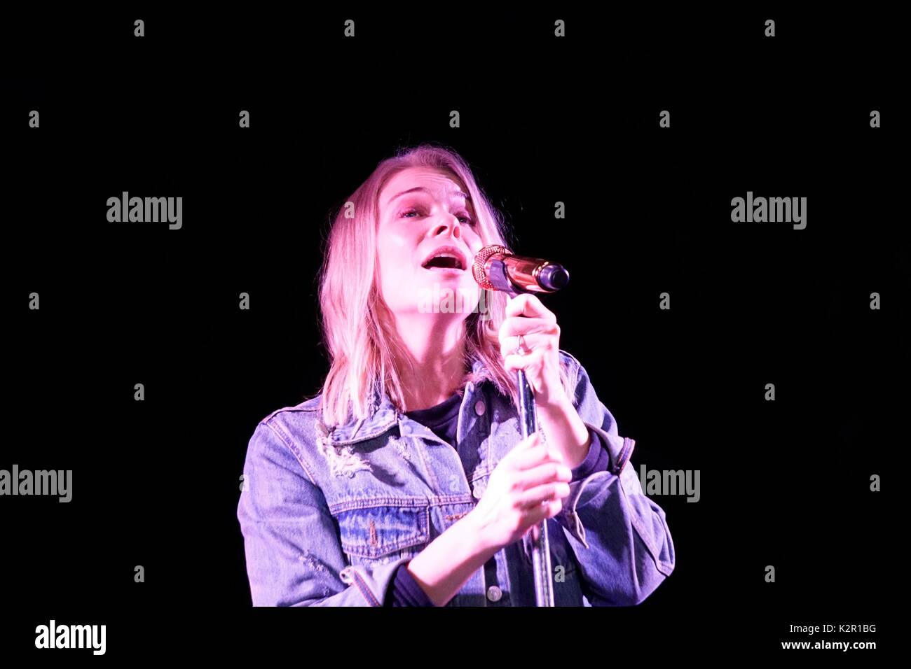 Leanne rimes concert hi-res stock photography and images - Alamy