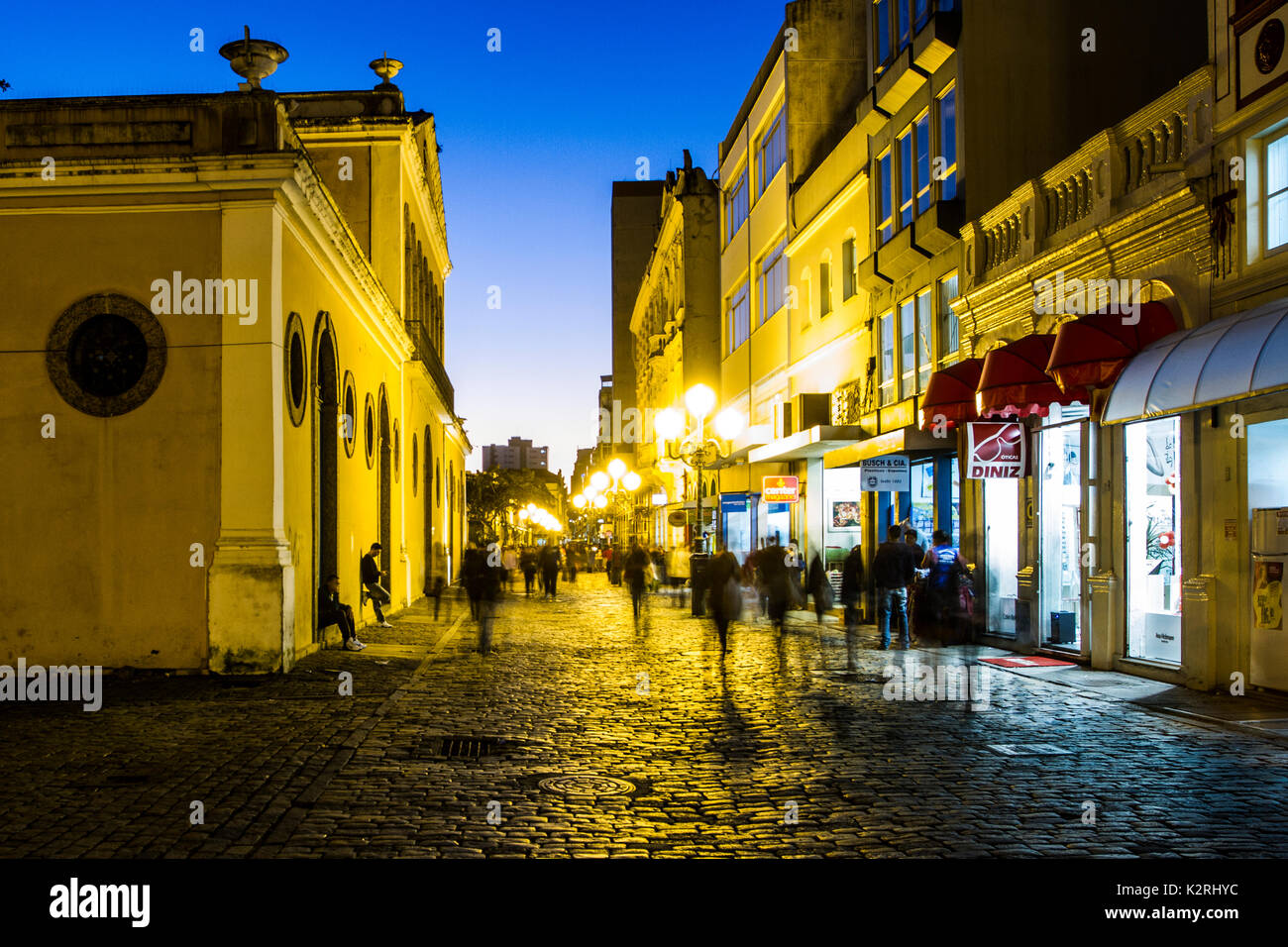 Brazilian street scene silhouette hi-res stock photography and images ...