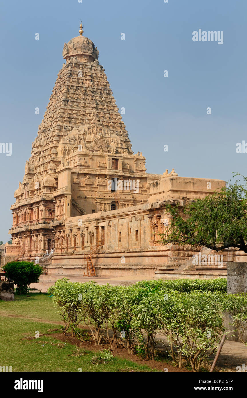 Brihadeeswarar Hindu Temple in Thanjavur. Tamil Nadu, India (UNESCO ...