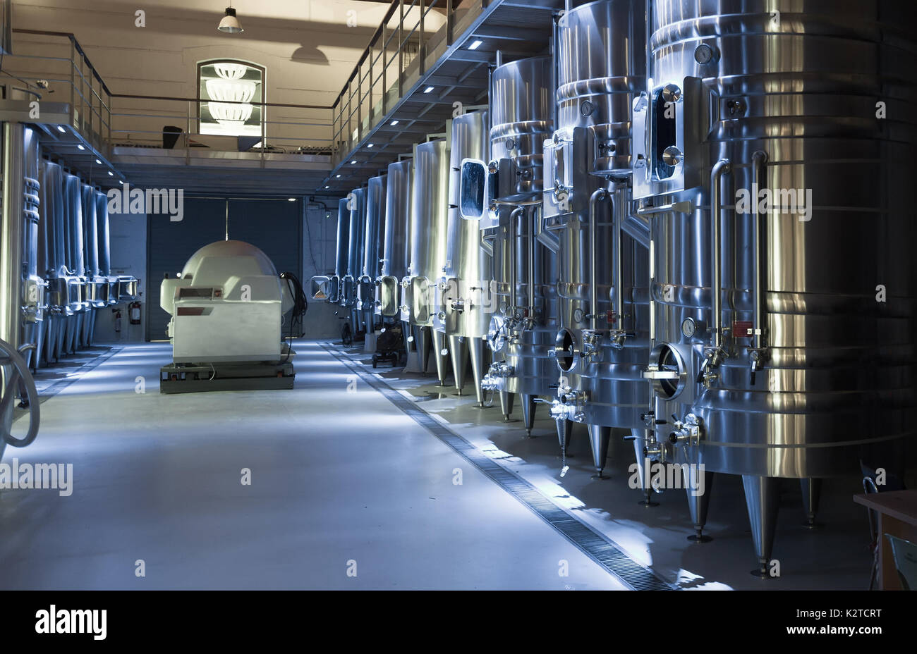 Rows metal wine barrels hi-res stock photography and images - Alamy