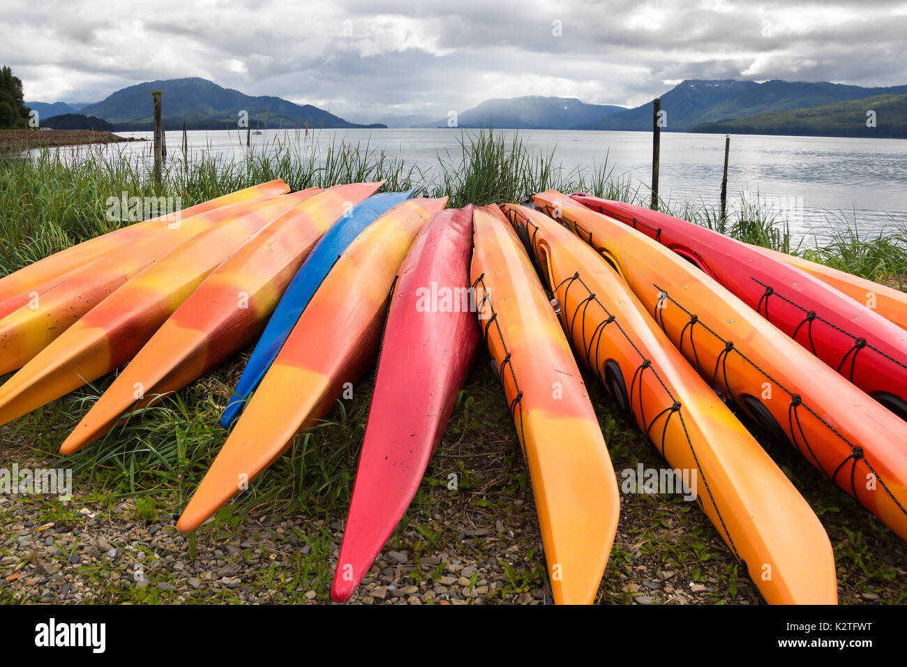 Group of canoes hi-res stock photography and images - Alamy