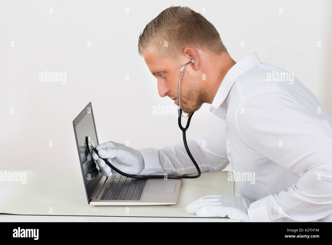 Fixing computer desk hi-res stock photography and images - Alamy