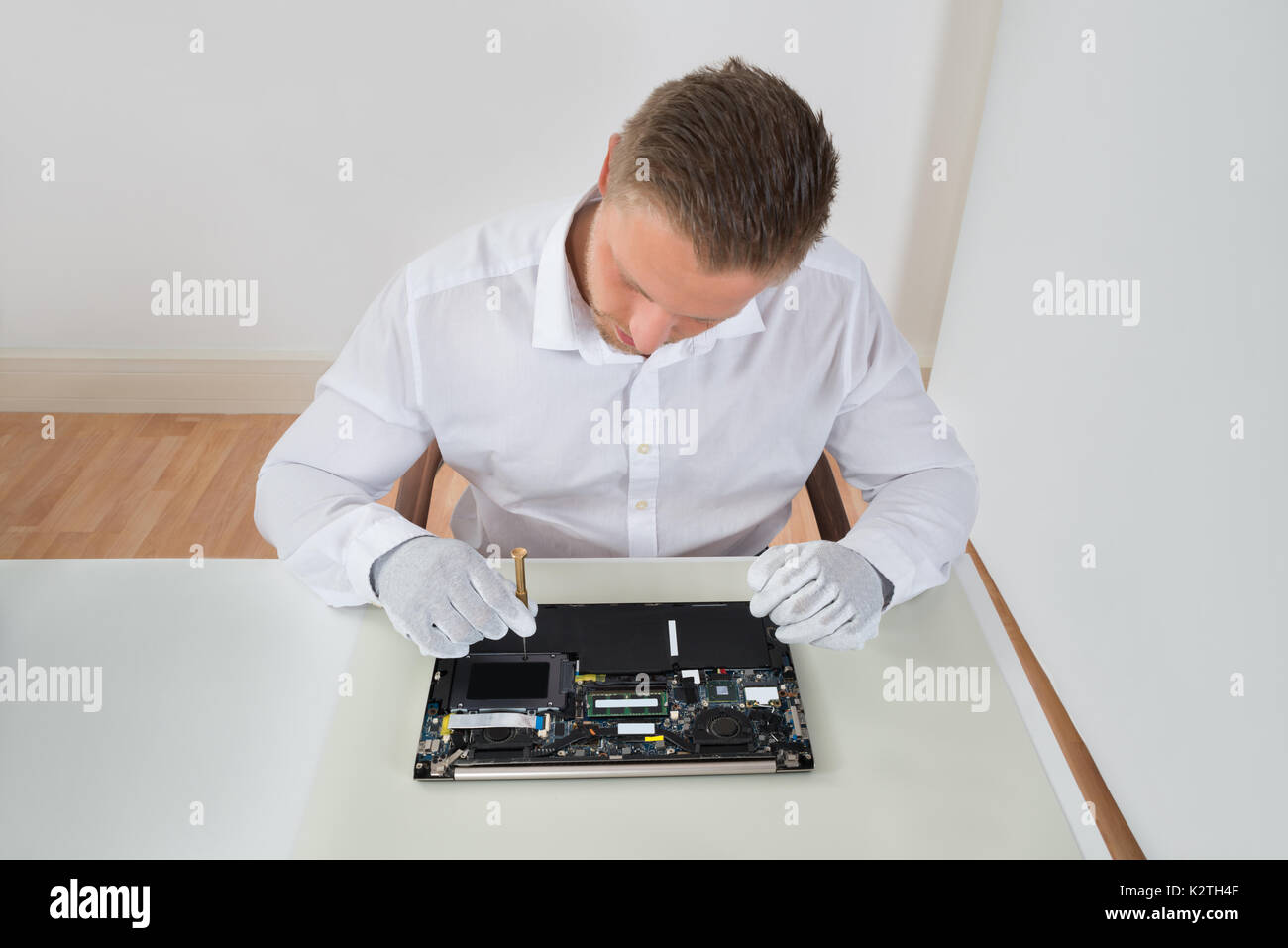 Professional repair modern laptop hi-res stock photography and images ...