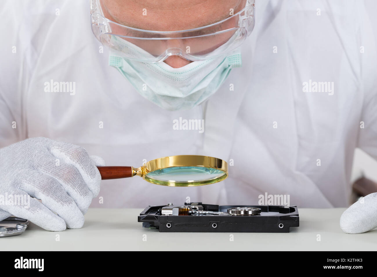 Magnifying glass and engineer hi-res stock photography and images - Alamy