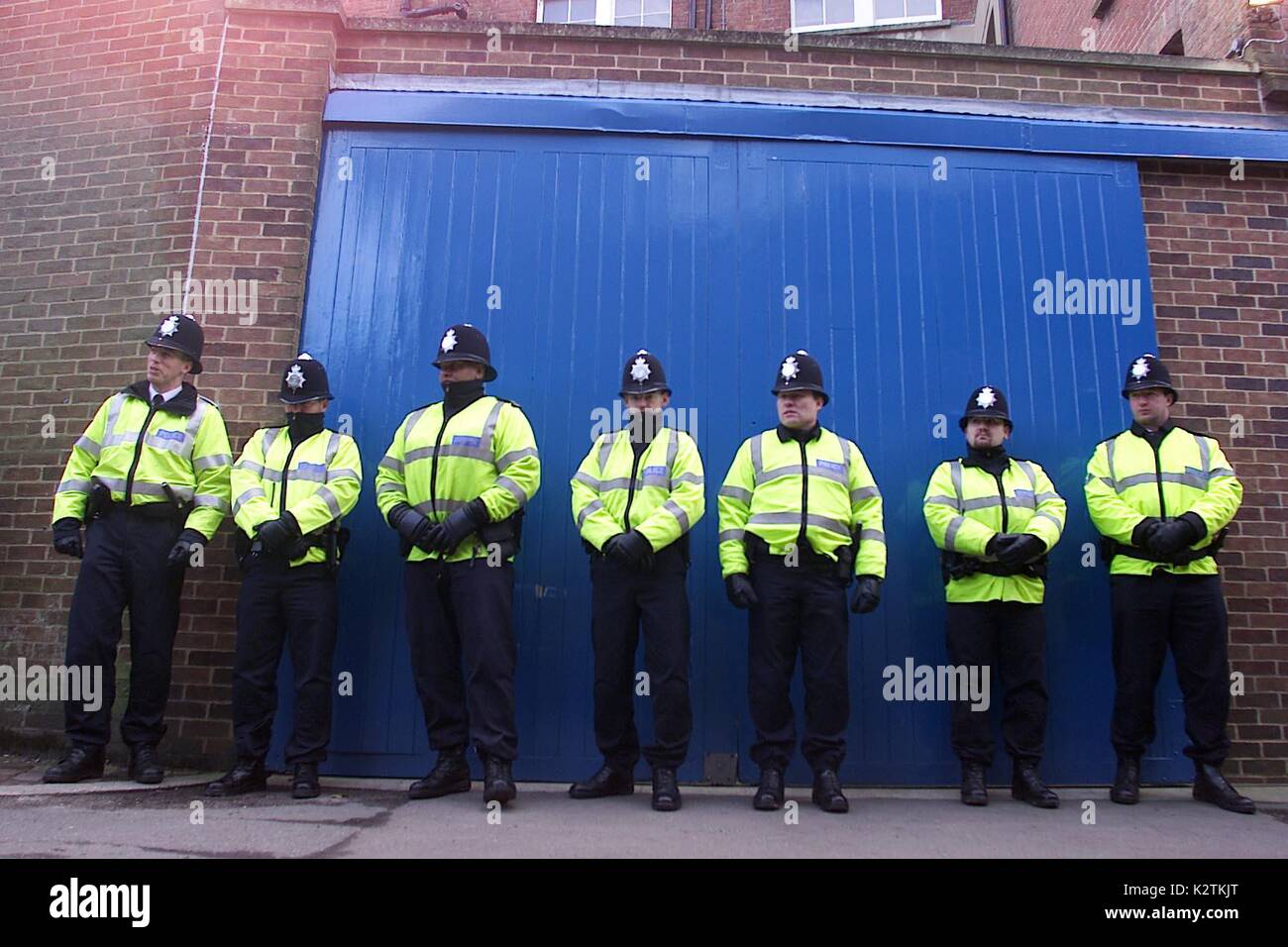 SARAH PAYNE TRIAL DAY ONE. POLICE OFFICERS GUARD THE REAR ENTRANCE TO ...