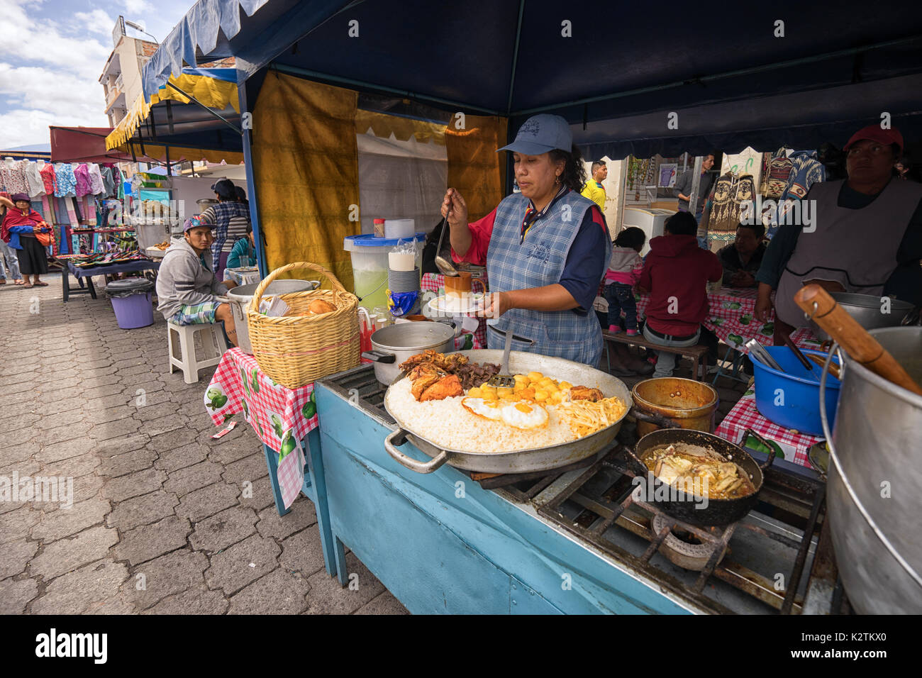 Quechua women hi-res stock photography and images - Alamy
