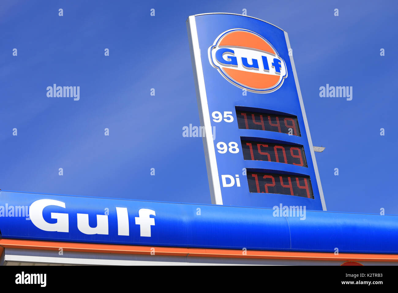 Gulf gas station sign hi-res stock photography and images - Alamy