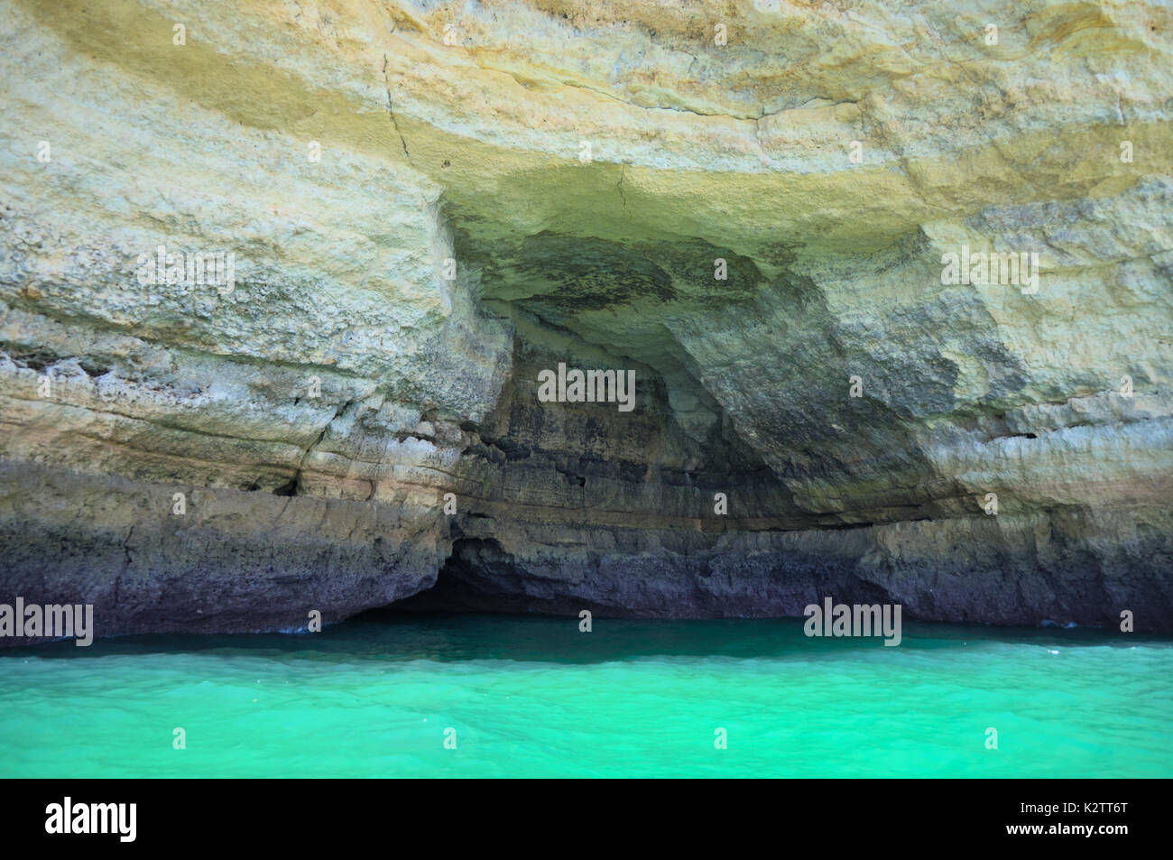 Caves along algarve atlantic ocean coast in cliffs hi-res stock ...