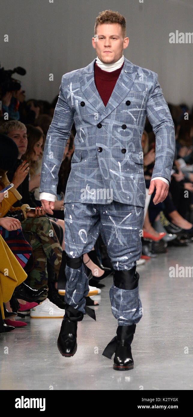 Blue suit on catwalk hi-res stock photography and images - Alamy