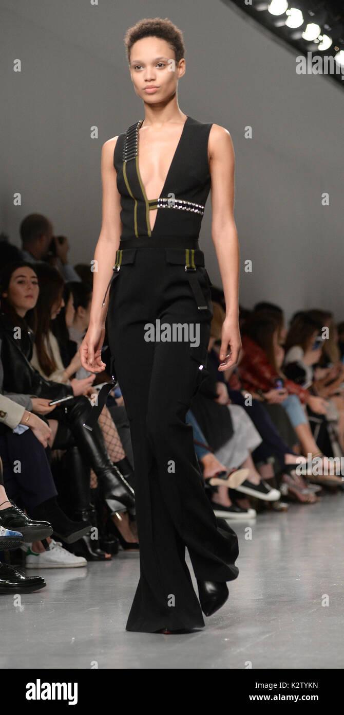 Very thin model runway hi-res stock photography and images - Alamy