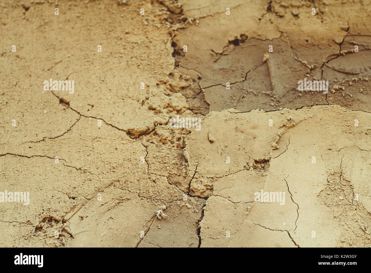 Texture of clay walls close-up with cracks Stock Photo - Alamy