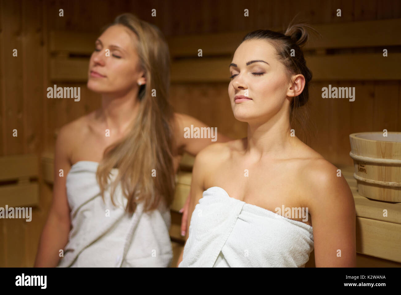 Two friends talking serious hi-res stock photography and images - Alamy