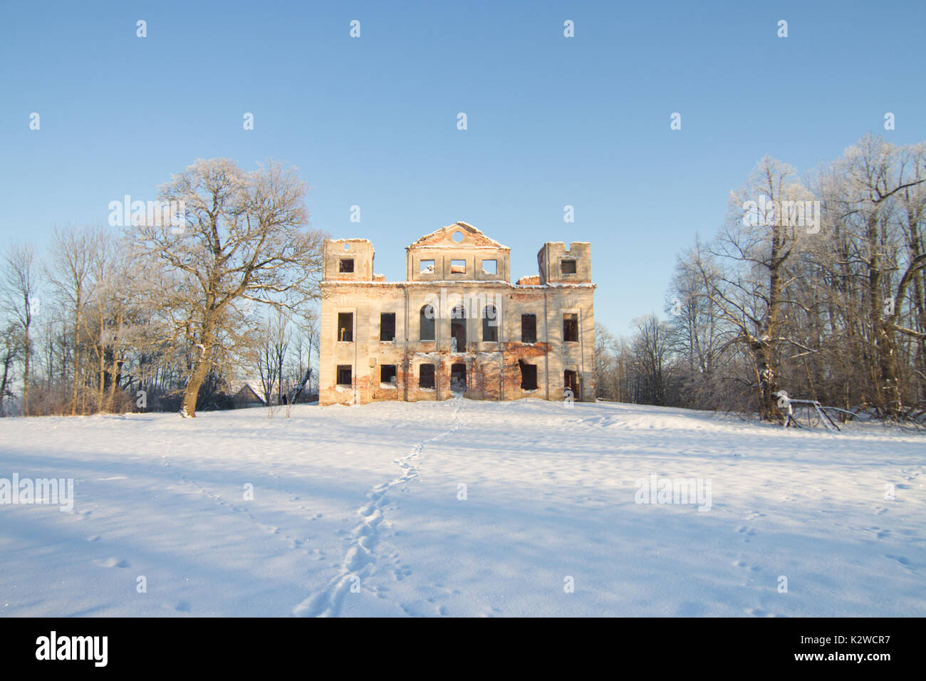 Old manor ruins hi-res stock photography and images - Alamy