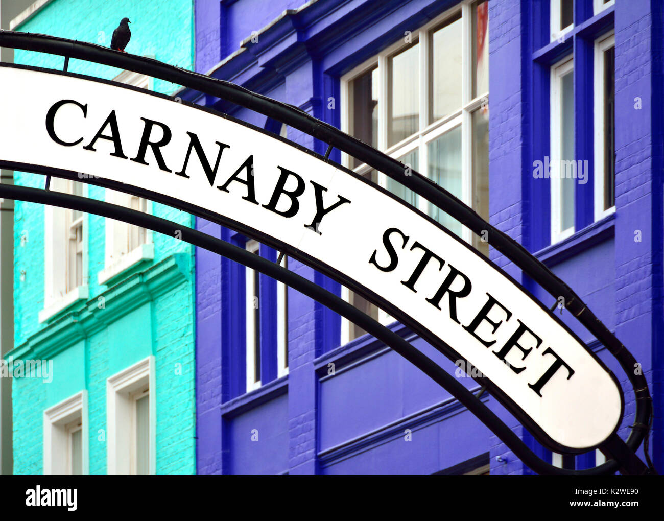 London, England, UK. Carnaby Street sign, with pigeon Stock Photo - Alamy