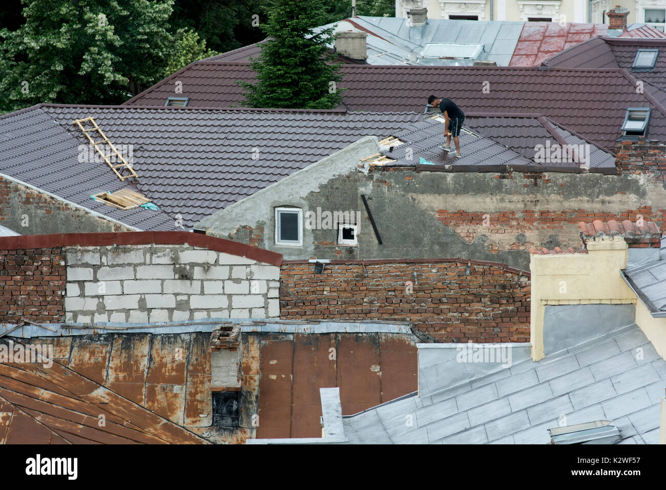 Rooftop ladder hi-res stock photography and images - Alamy