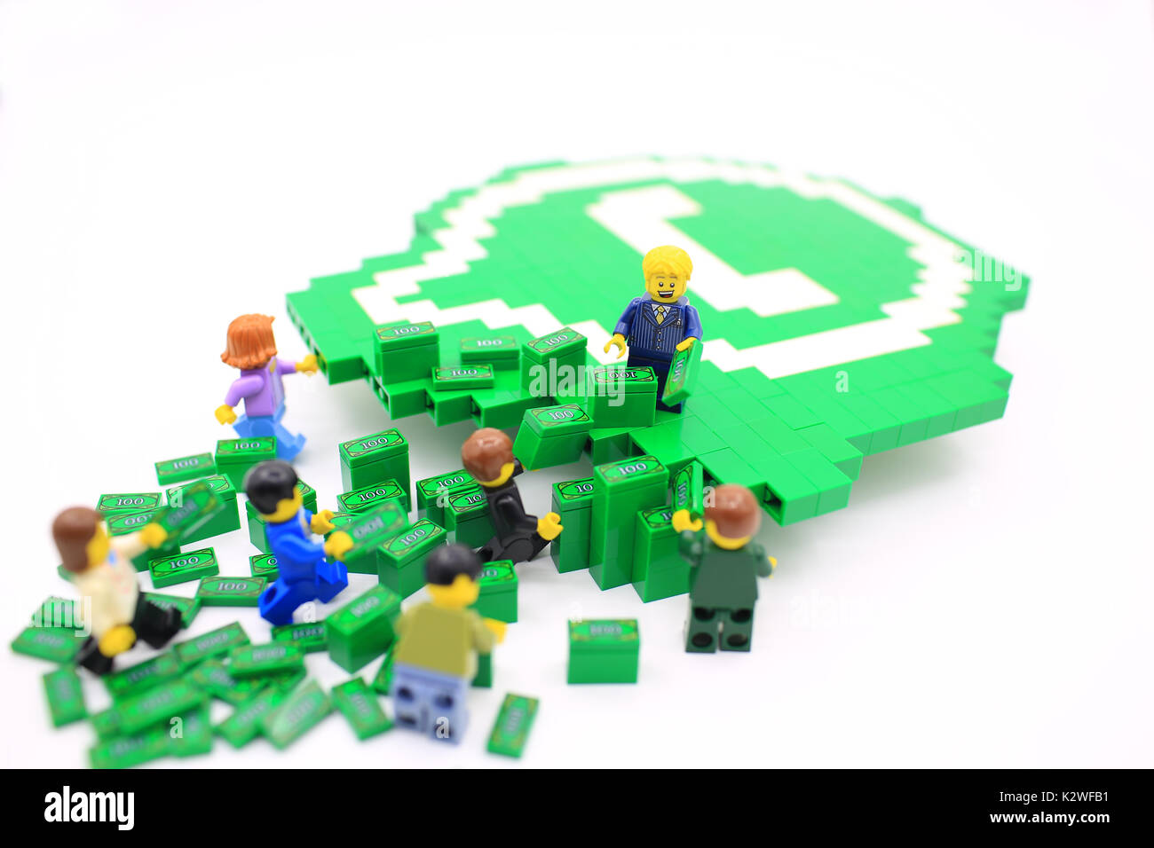 Messaging platform whatsapp hi-res stock photography and images - Alamy