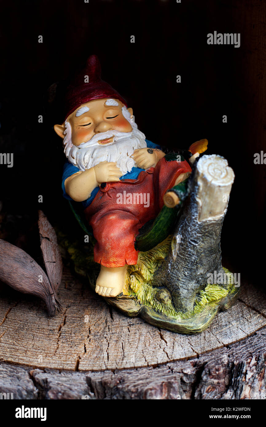 Snoozing hi-res stock photography and images - Alamy