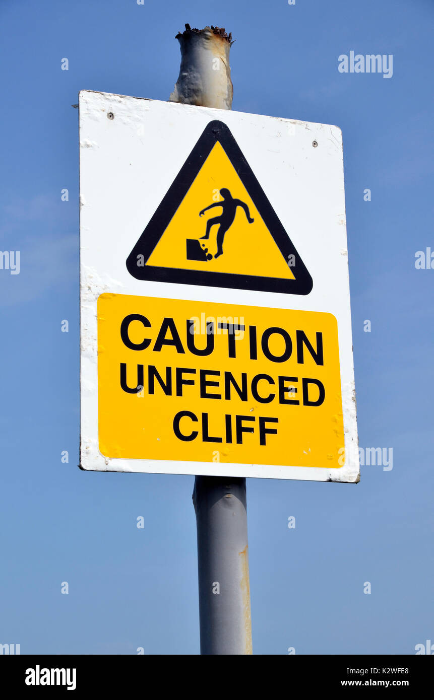 Warning sign at clifftop hi-res stock photography and images - Alamy