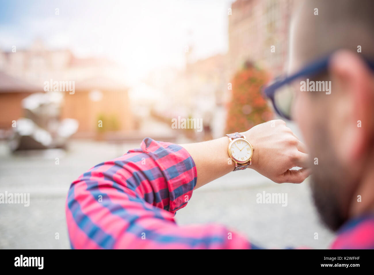 Hand watch hi-res stock photography and images - Alamy