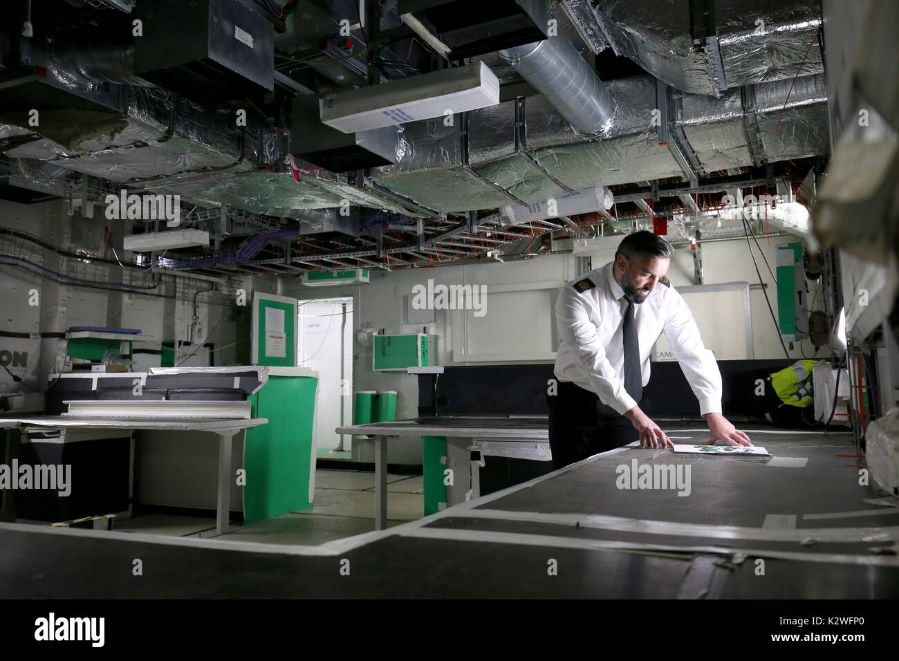 Flight operations officer hi-res stock photography and images - Alamy