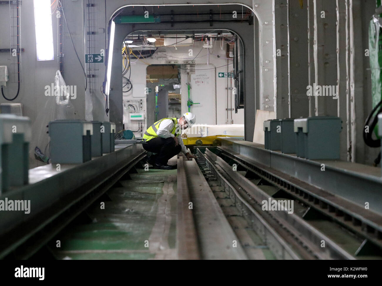 Weapons handling hi-res stock photography and images - Alamy